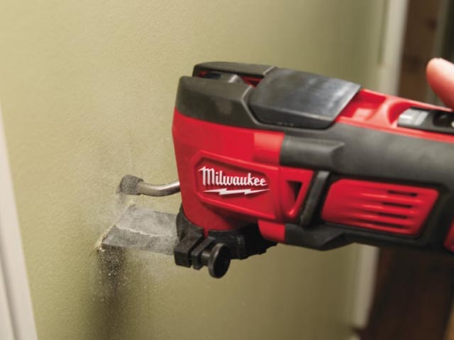 Акумулаторен мултифункционален инструмент Milwaukee Multi-Tool M18 BMT ...